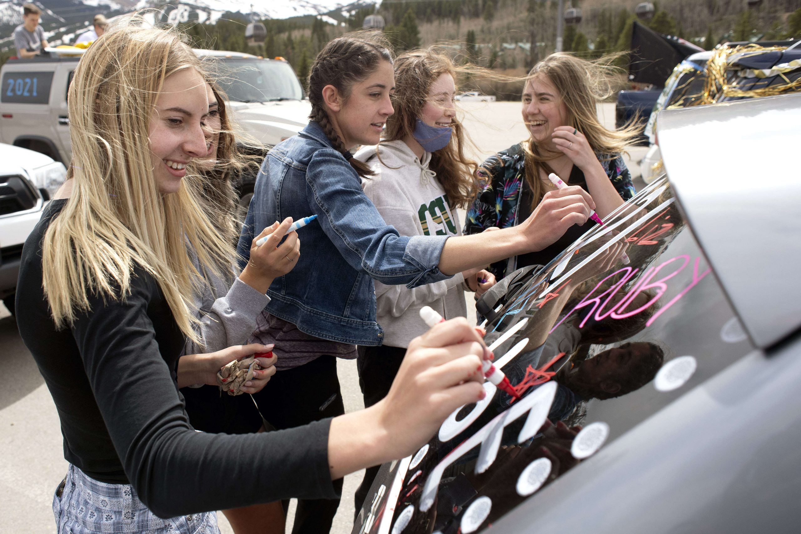 Photos: Summit seniors celebrate in graduation parade | SummitDaily.com