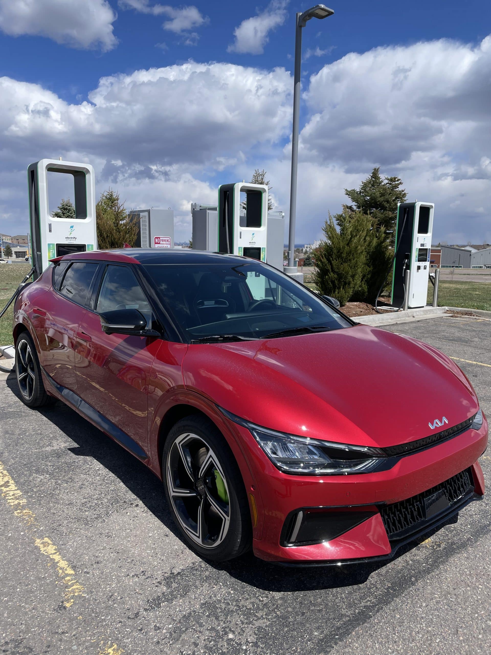 Mountain Wheels: Blazingly fast Kia EV6 GT demonstrates EV excess ...