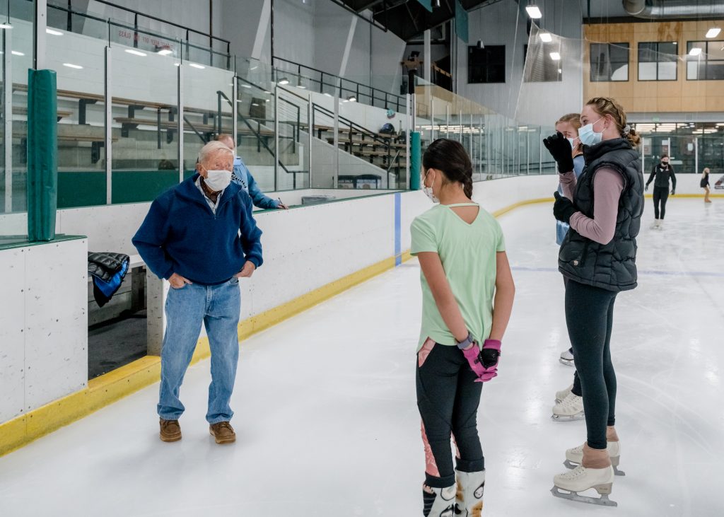 Esteemed US Olympic coach teaches local youth figure skaters ...