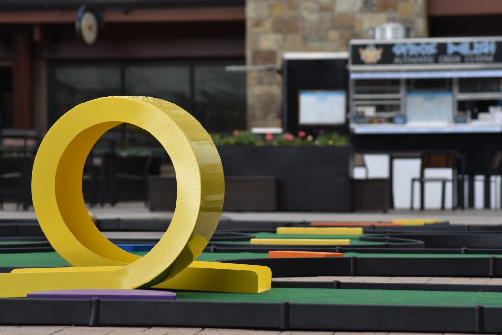 Breckenridge HOA unveils new mini-golf course near downtown ...