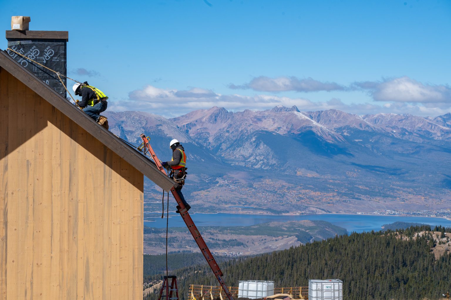 Keystone Resort flies in lift towers for new Bergman Express lift as ...