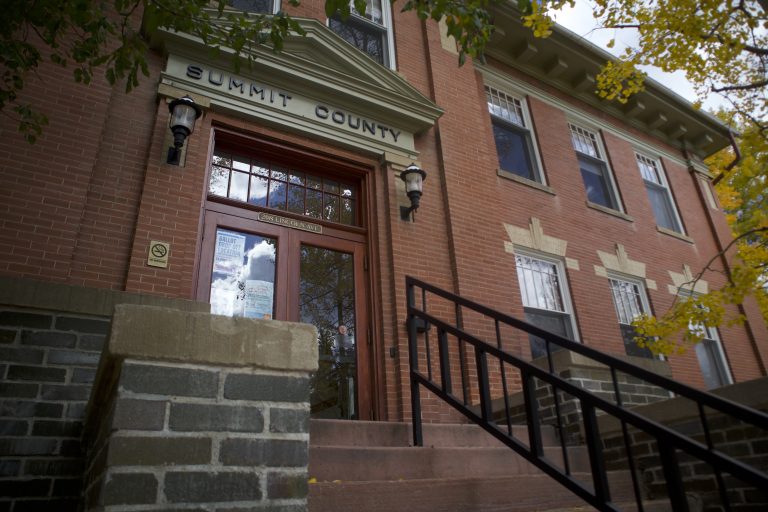 Summit County commissioners approve pay incentives for bilingual staff ...
