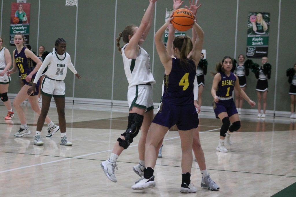 Summit girls basketball gets back in the win column with 43-point ...
