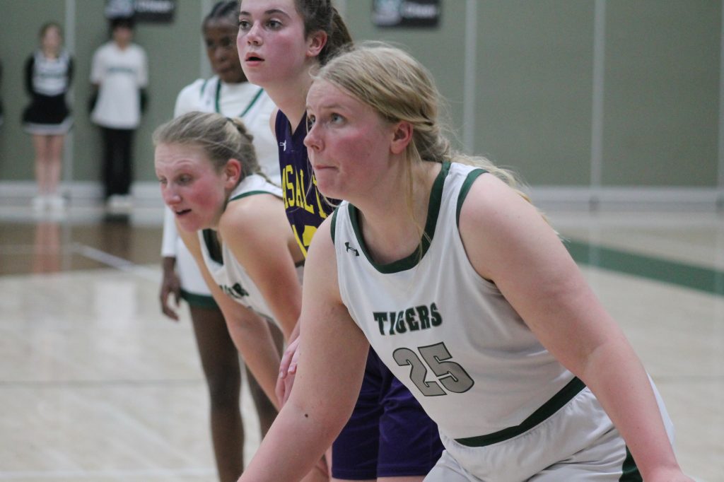Summit girls basketball gets back in the win column with 43-point ...