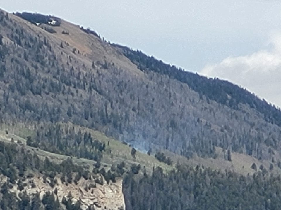 UPDATE: Forest Service flies in 12 firefighters to contain small ...