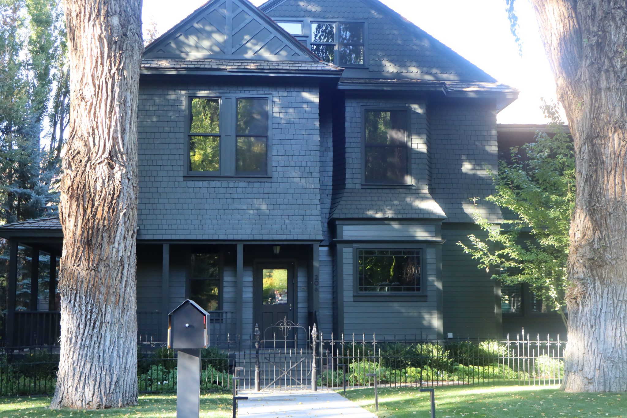 Pro hockey player buys Jack Nicholson’s former Aspen home … for $59.75 ...