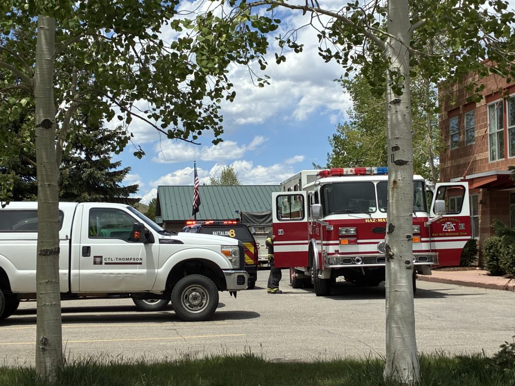 Law enforcement, fire department responding to Silverthorne Post Office ...