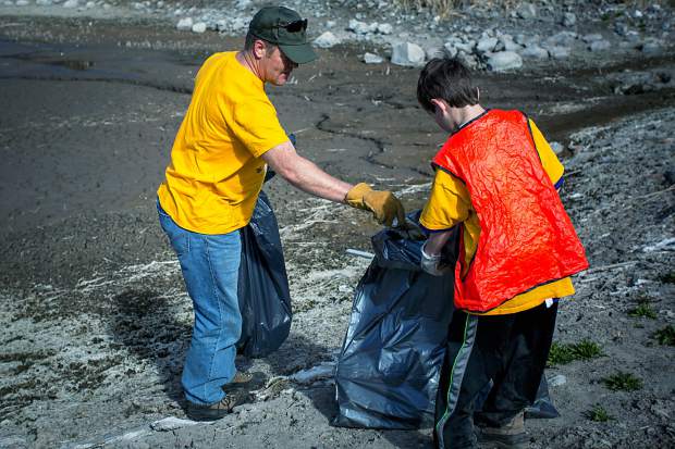 Near record crowd chips in for Basalt’s Fryingpan River Cleanup ...