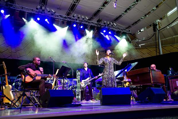 Review: Lyle Lovett, Leslie Odom Jr., Lizz Wright at Jazz Aspen ...