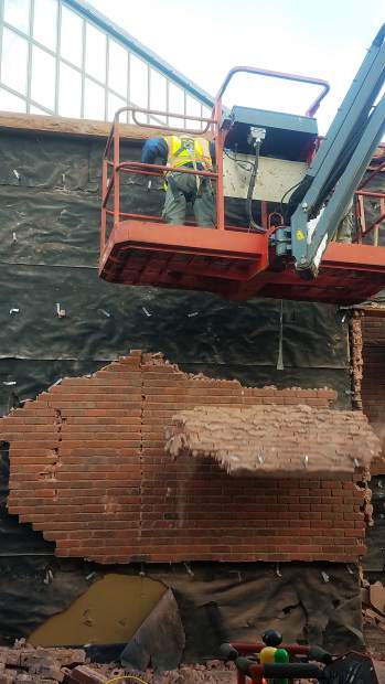 Fine art gallery signs long-term lease for Boogie’s Building in ...