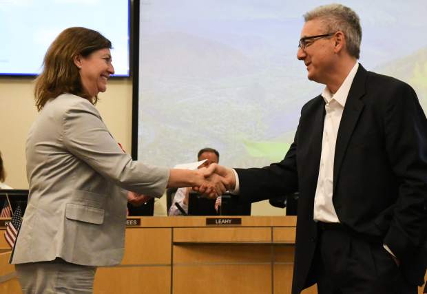 Glenwood Council selects Jonathan Godes as city’s 53rd mayor ...