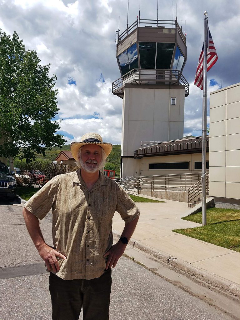 Nothing but blue skies for retiring Aspen air traffic manager ...