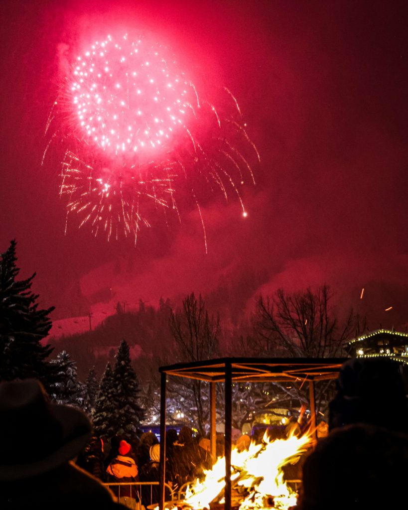 Slideshow: Fireworks in Aspen and Snowmass light up snowy night, ring ...