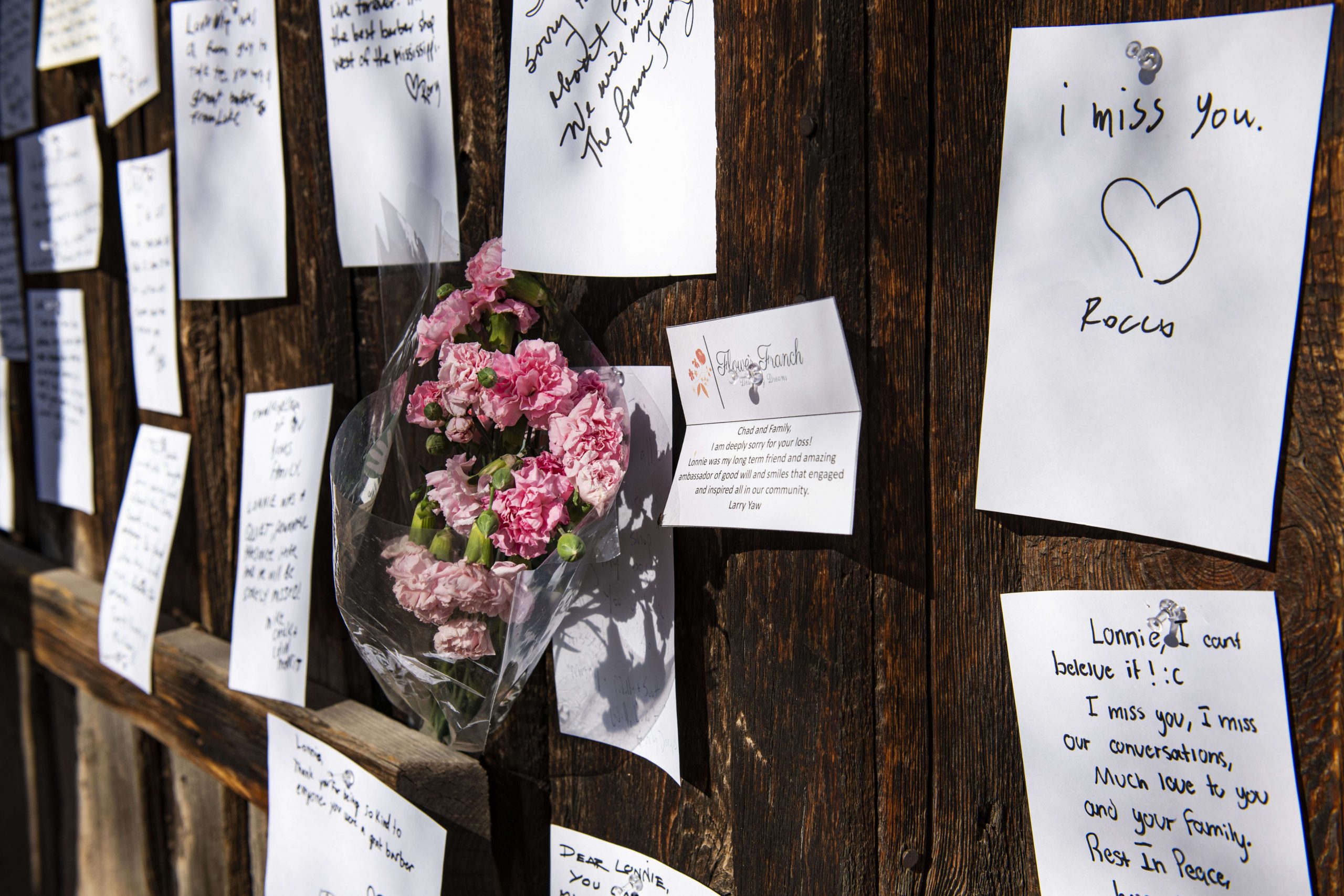 Community grieves the loss of Lonnie Bones, the Basalt barber and ...