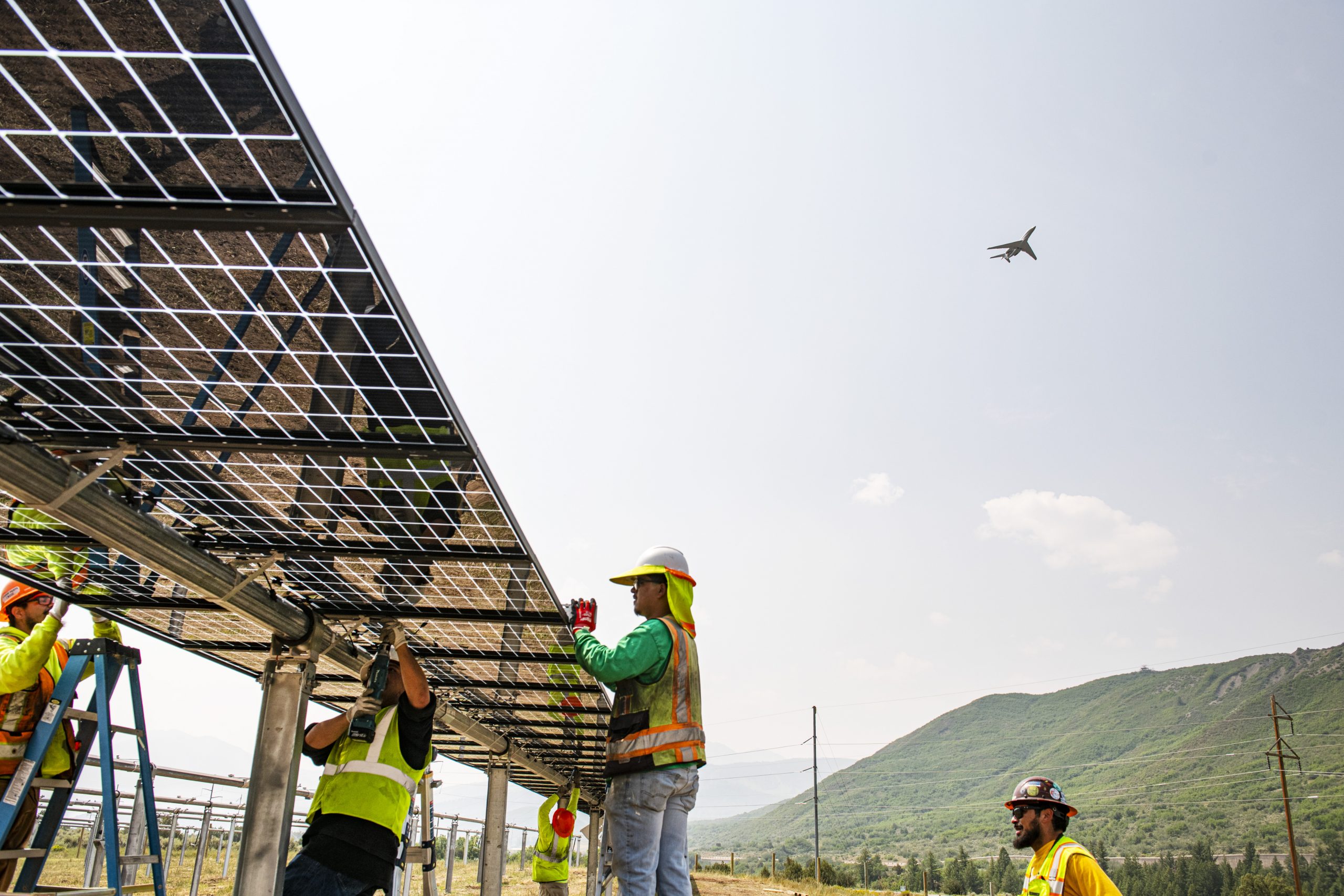 Solar farm begins generating clean electricity near Woody Creek ...
