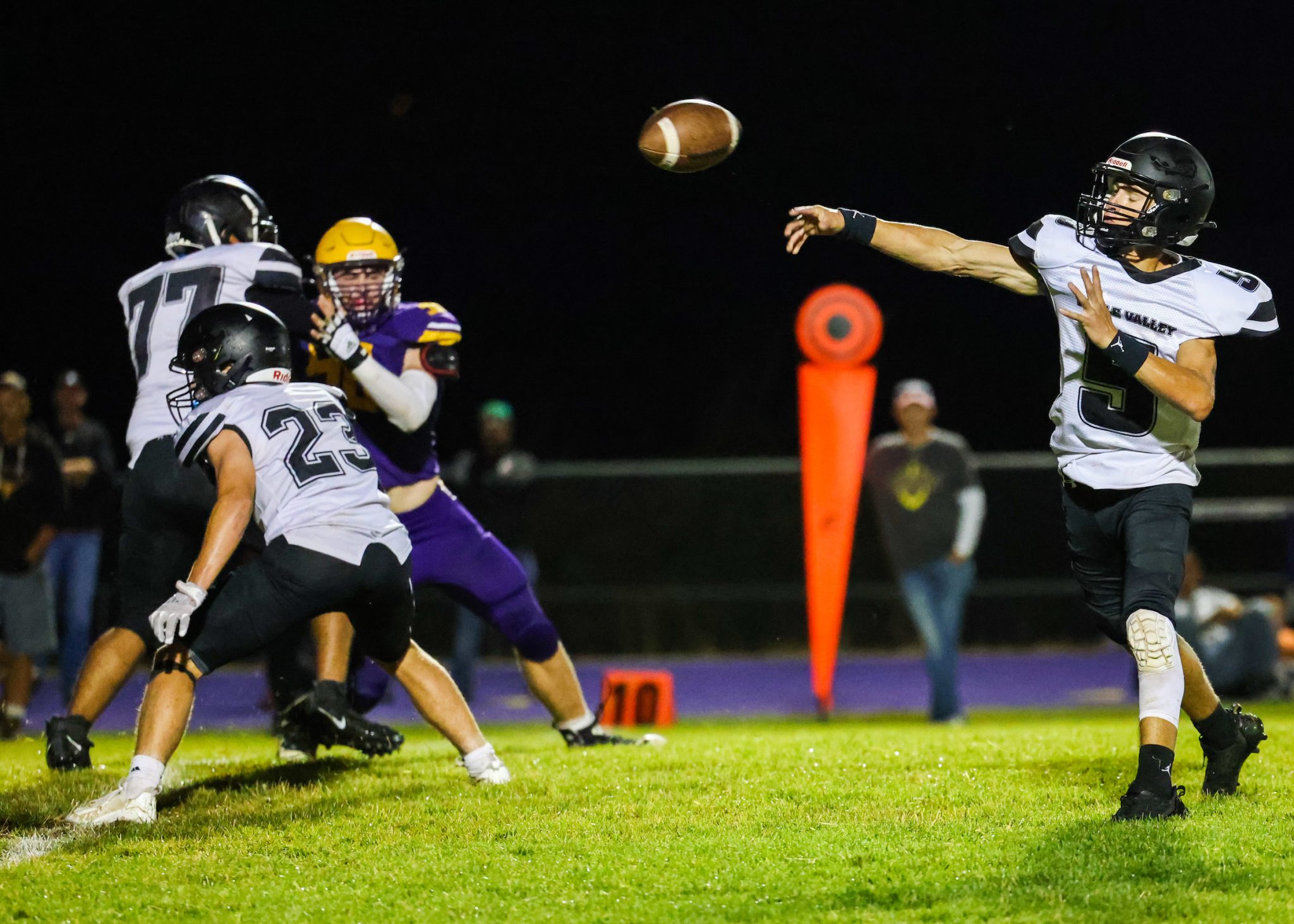 Basalt football off to another hot start, routs Eagle Valley in home ...