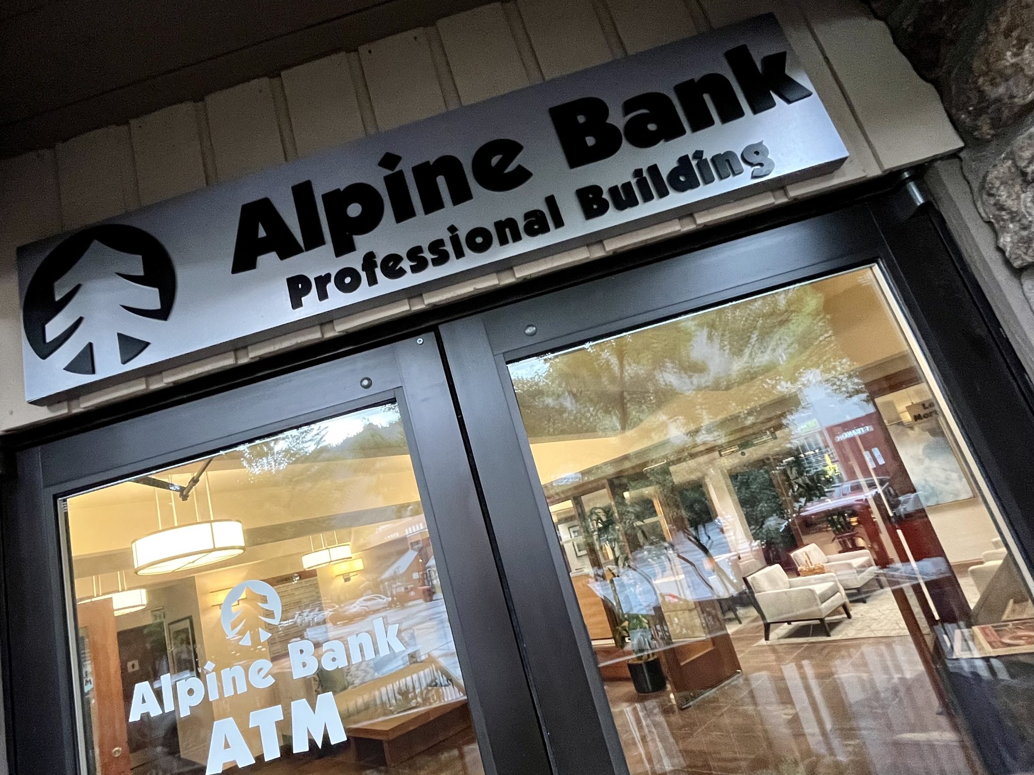 Alpine Bank warns of text scams on the rise in Western Slope ...