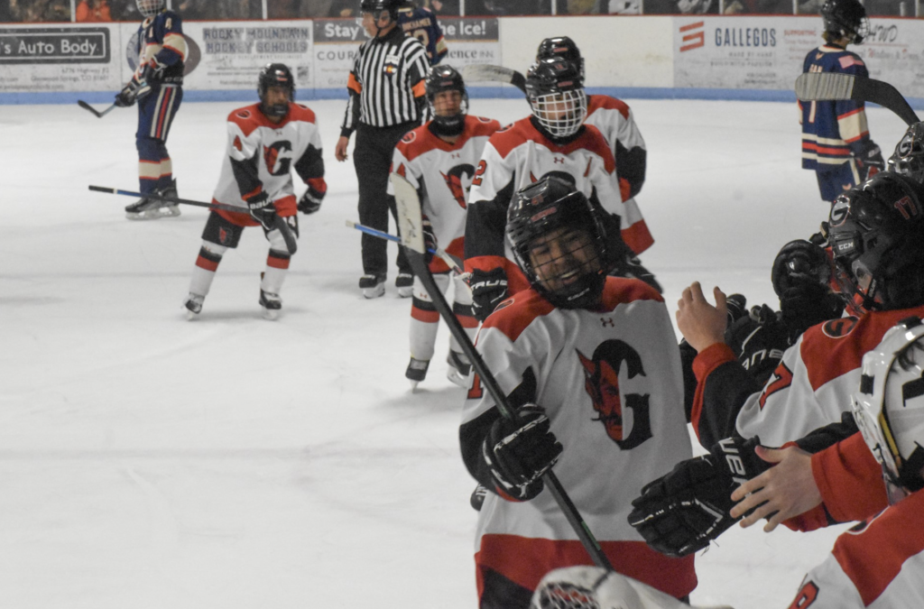 Barlow’s go-ahead goal fuels Glenwood Springs hockey to 3-1 win over ...