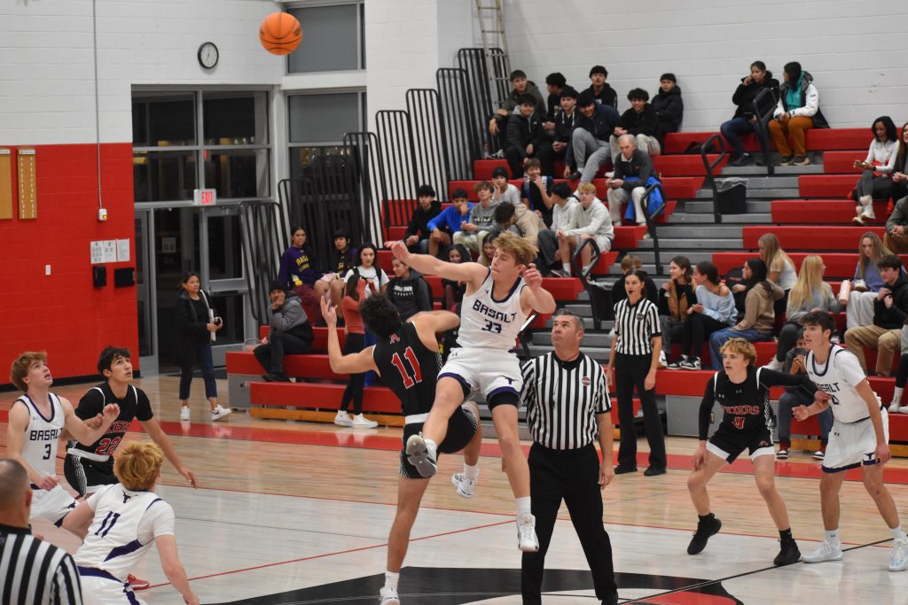 Basalt basketball nabs 59-37 win over Aspen | AspenTimes.com