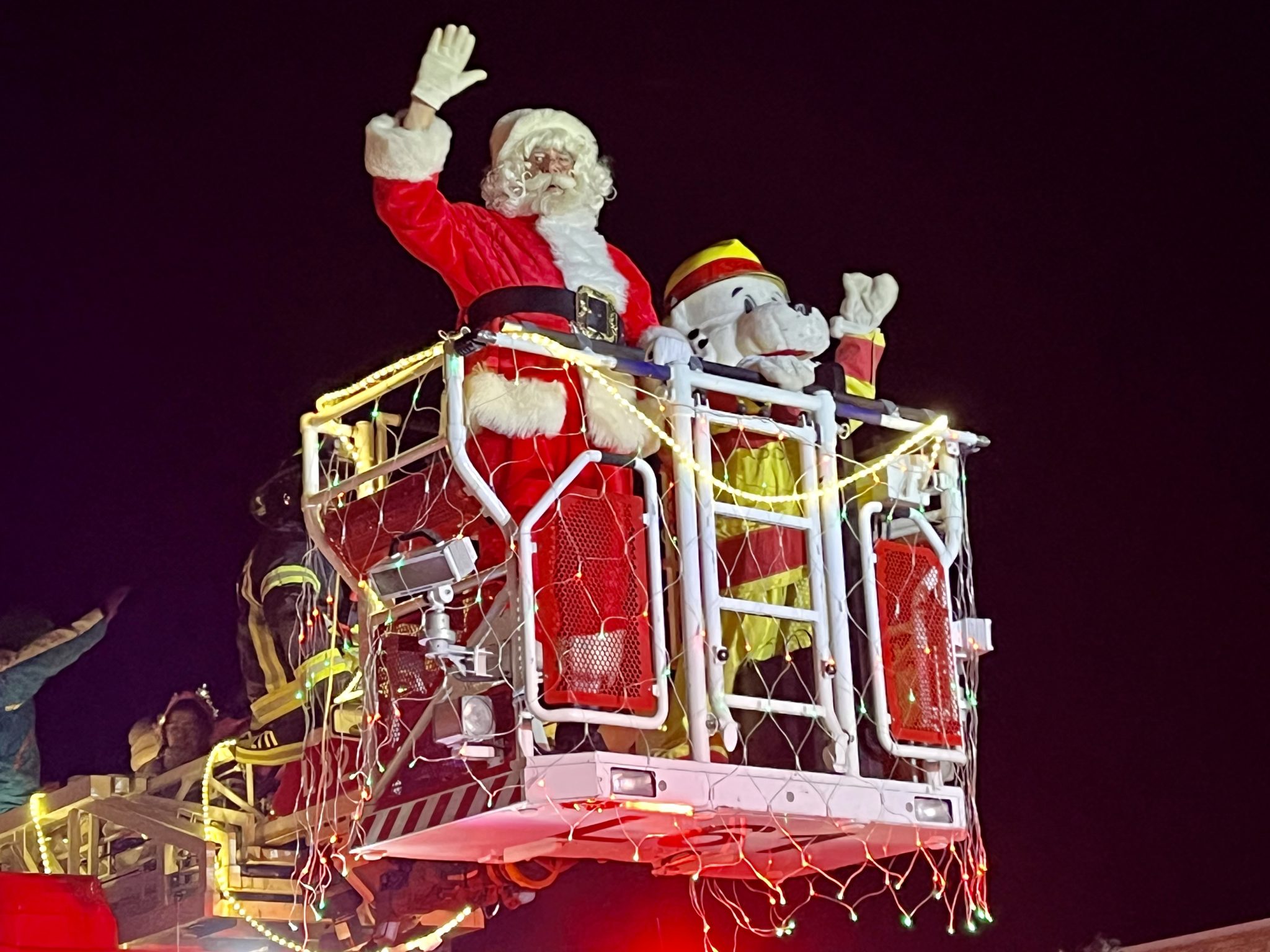 PHOTOS: Aspen Fire Department’s 2023 Santa and Sparky’s Firetruck Ride ...
