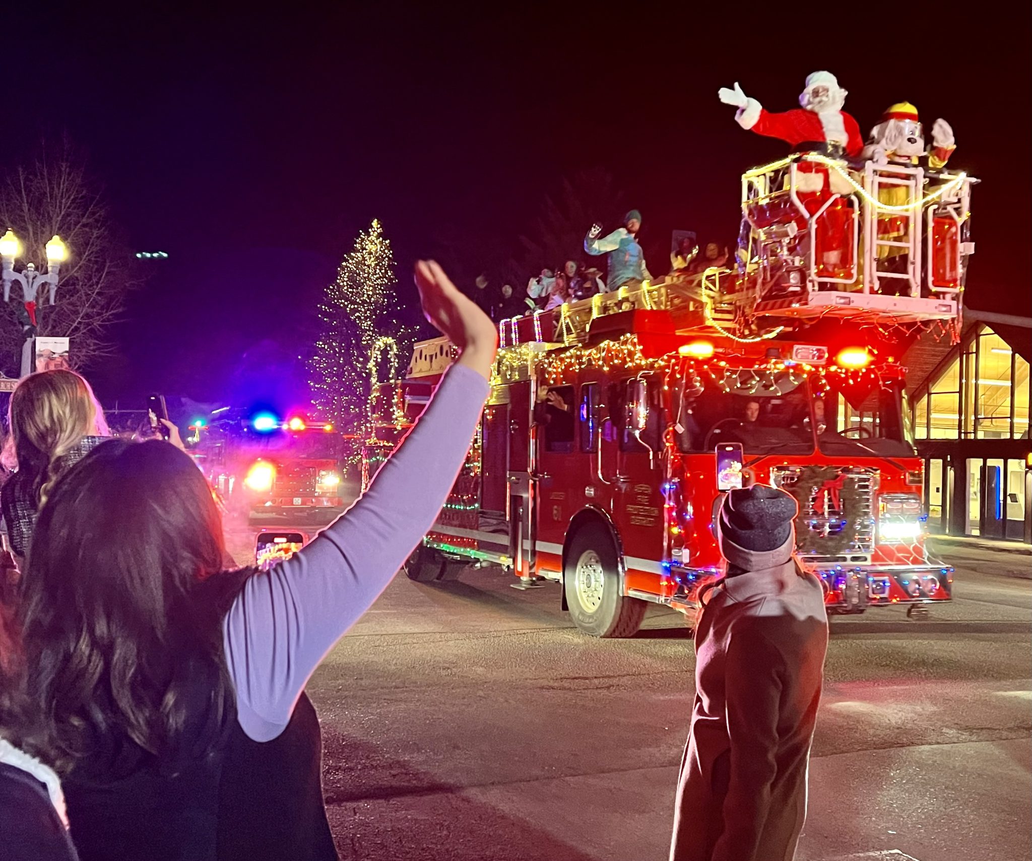 PHOTOS: Aspen Fire Department’s 2023 Santa and Sparky’s Firetruck Ride ...