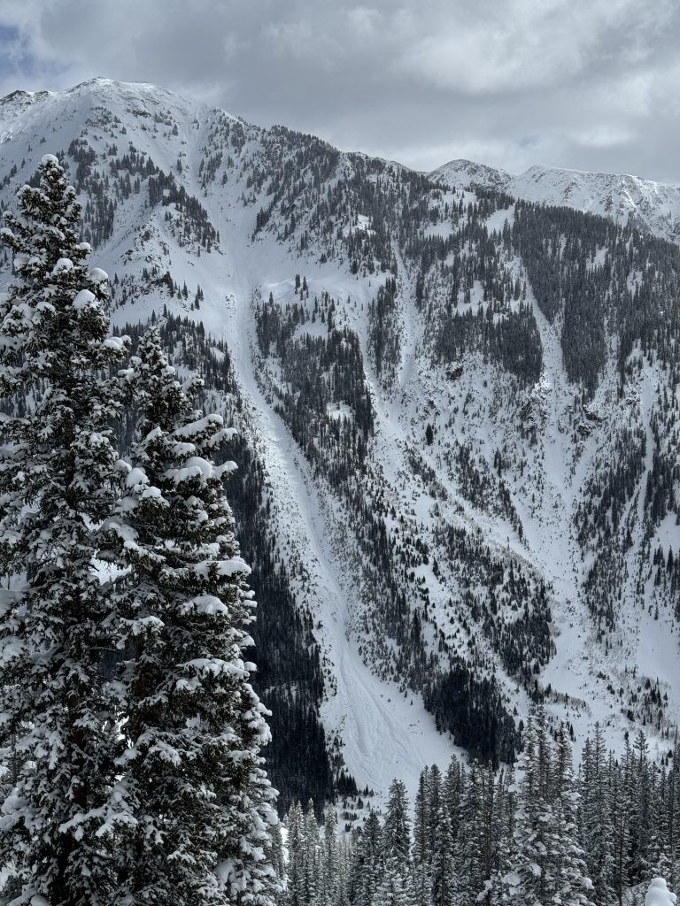 Gore Range avalanche injures a pair of Vail locals and a dog near East Vail | AspenTimes.com