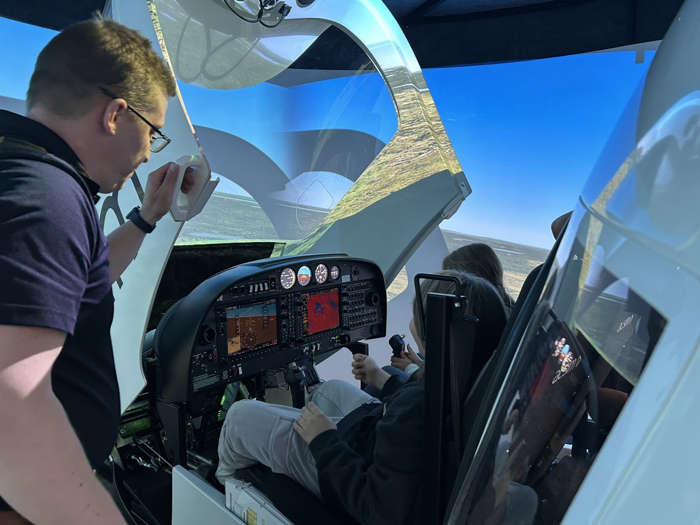 Aspen Elementary School students use flight simulator to better ...