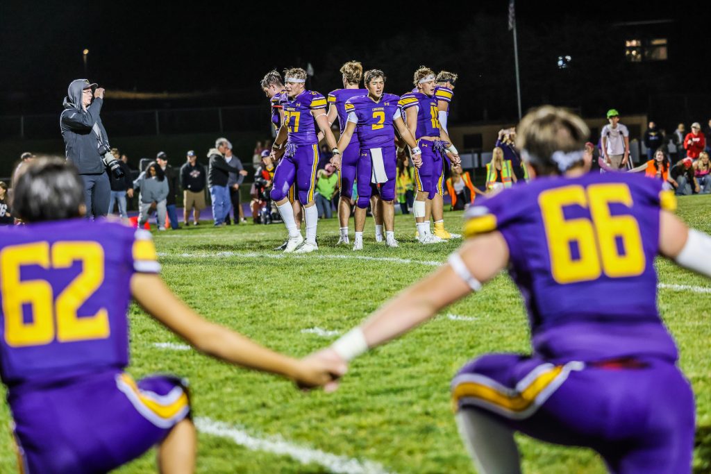 Basalt’s ‘two-headed monster’ makes easy work of Glenwood football as ...