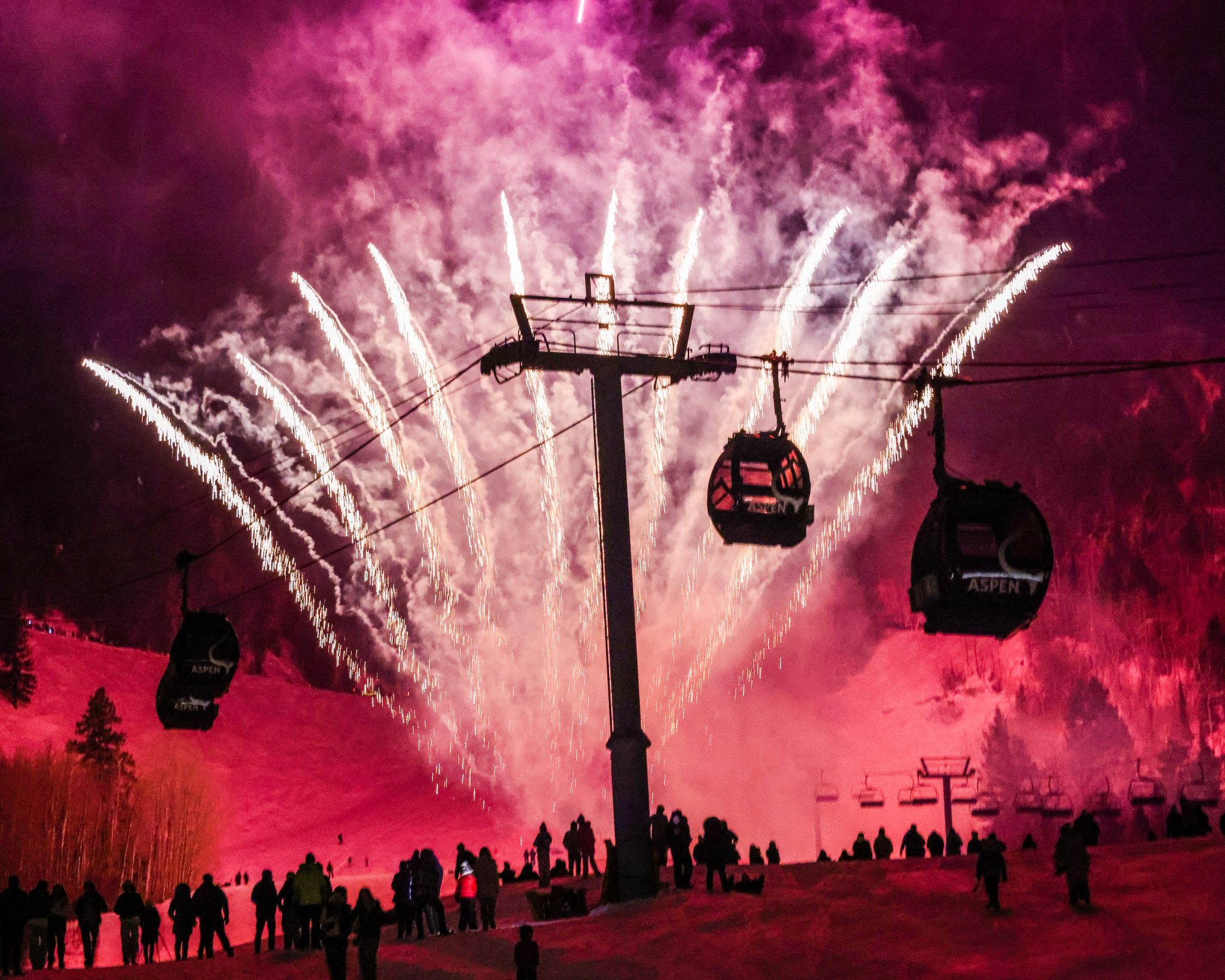 PHOTOS: NYE fireworks over Aspen Mountain bring in 2025 with a bang ...