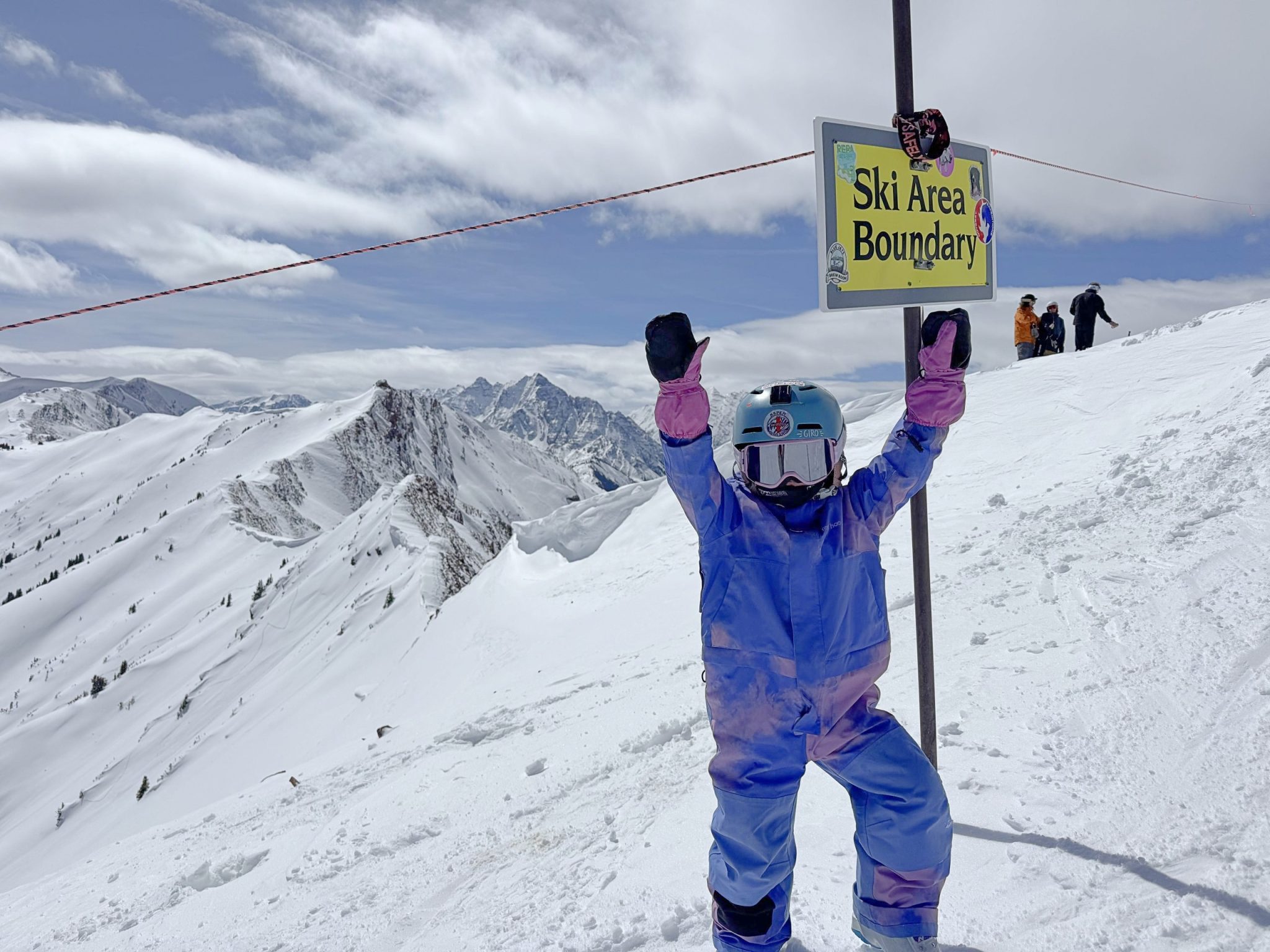Hayden Springstead, 4, sets record for the youngest girl to hike and ski Highland Bowl ...