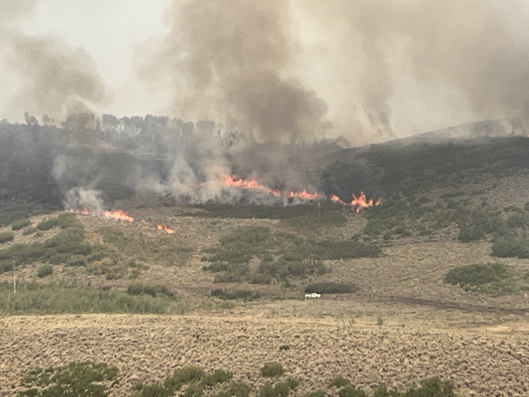 Derby Fire containment begins to trickle in as evacuation orders get ...