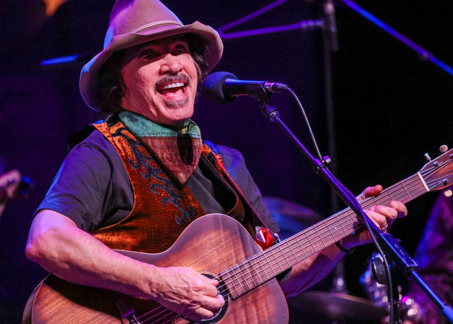 PHOTOS: John Oates, William H. Macy are in ‘Aspen for the Holidays ...