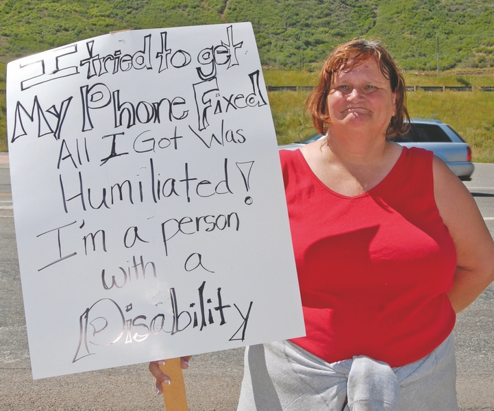 Mall picket line protests Verizon’s customer relations ...