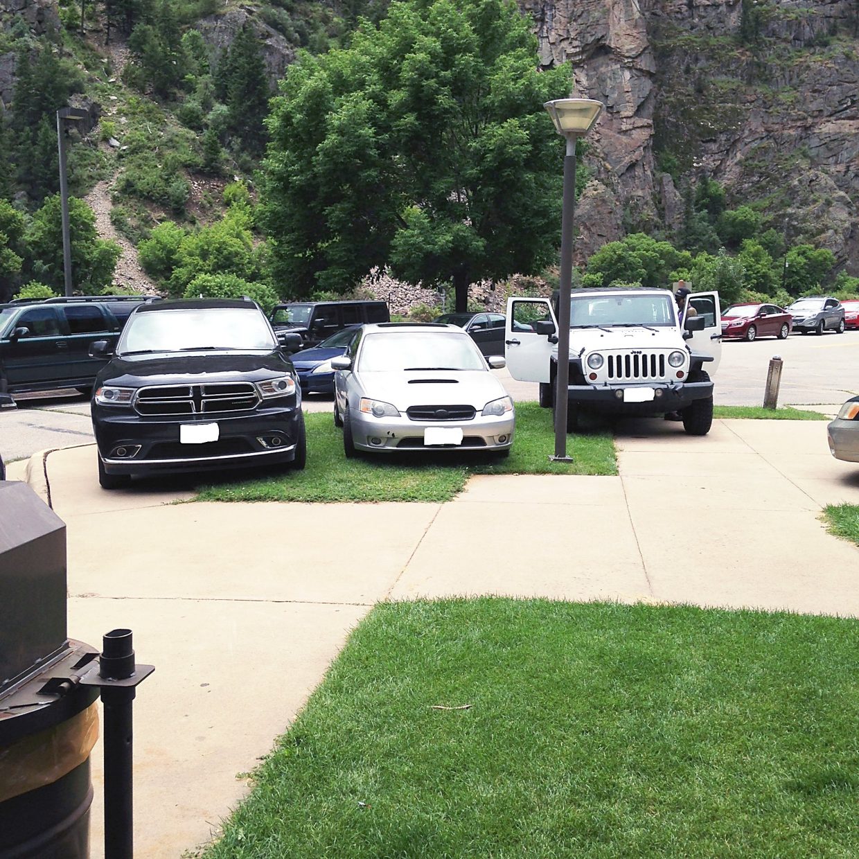 ‘Unsustainable’ crowds up 60% this year at Hanging Lake ...