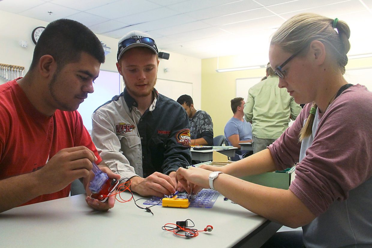 High school students can try college classes with CMC program ...