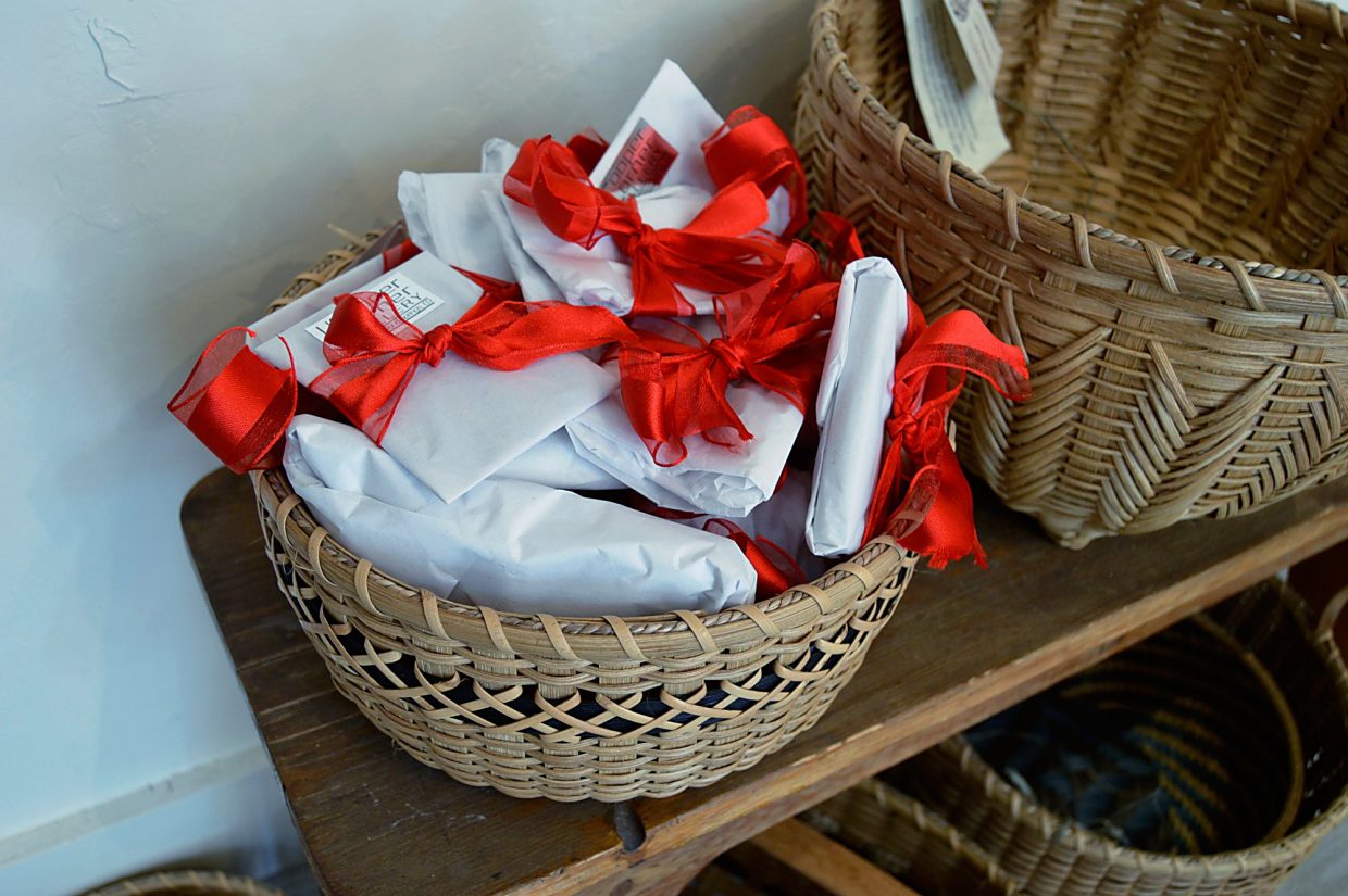 Cooper Corner Gallery gives away ornaments at Second Friday opening ...