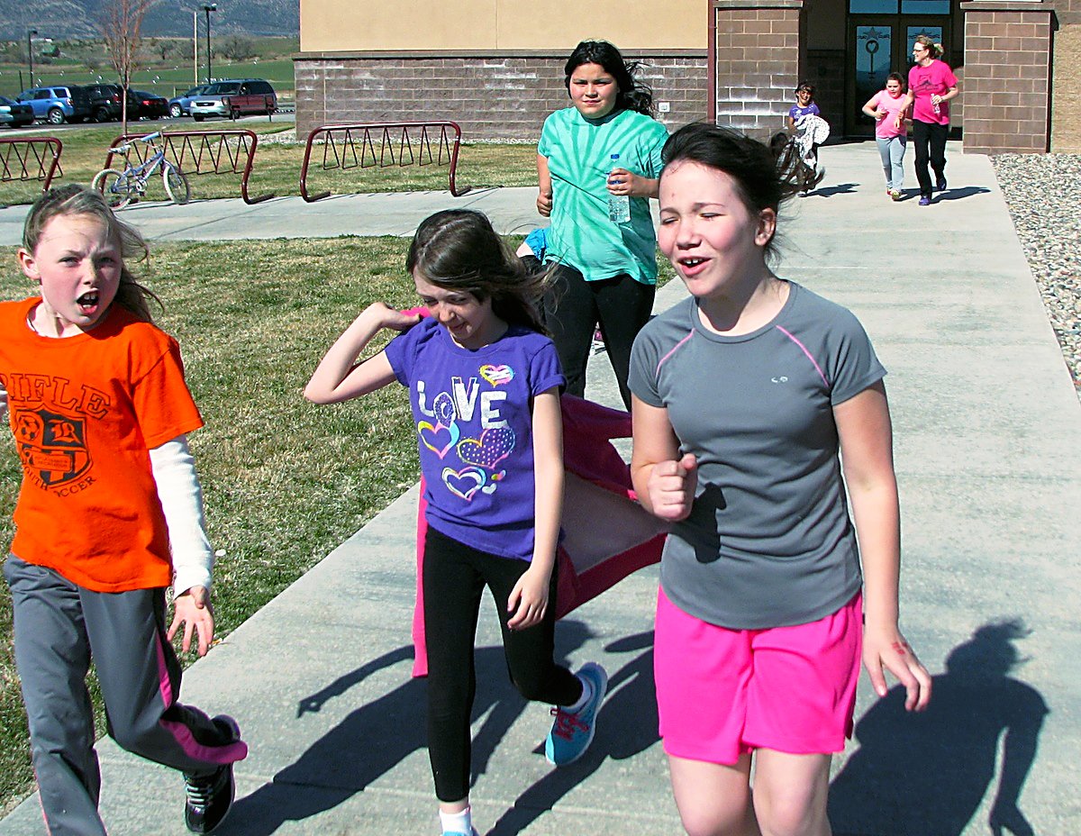 Graham Mesa Elementary girls run for self improvement and health ...