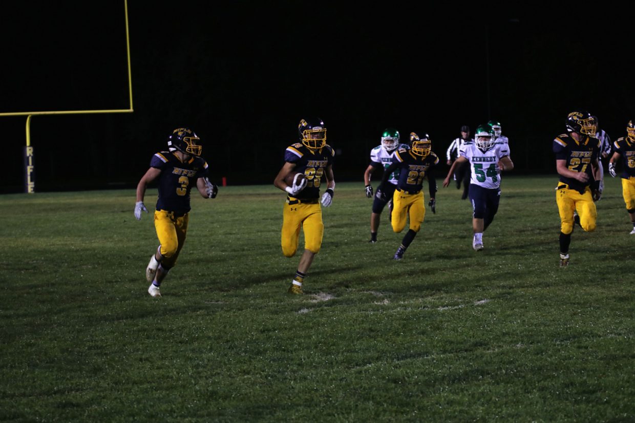 Bears romp past Commanders in wet conditions | PostIndependent.com