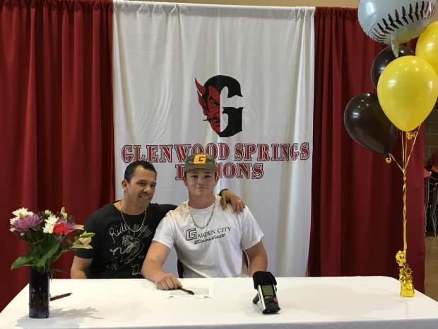 Glenwood’s Romero signs with JUCO powerhouse | PostIndependent.com