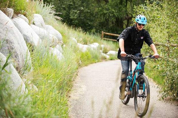 As e-bikes gain popularity, land managers ponder future ...
