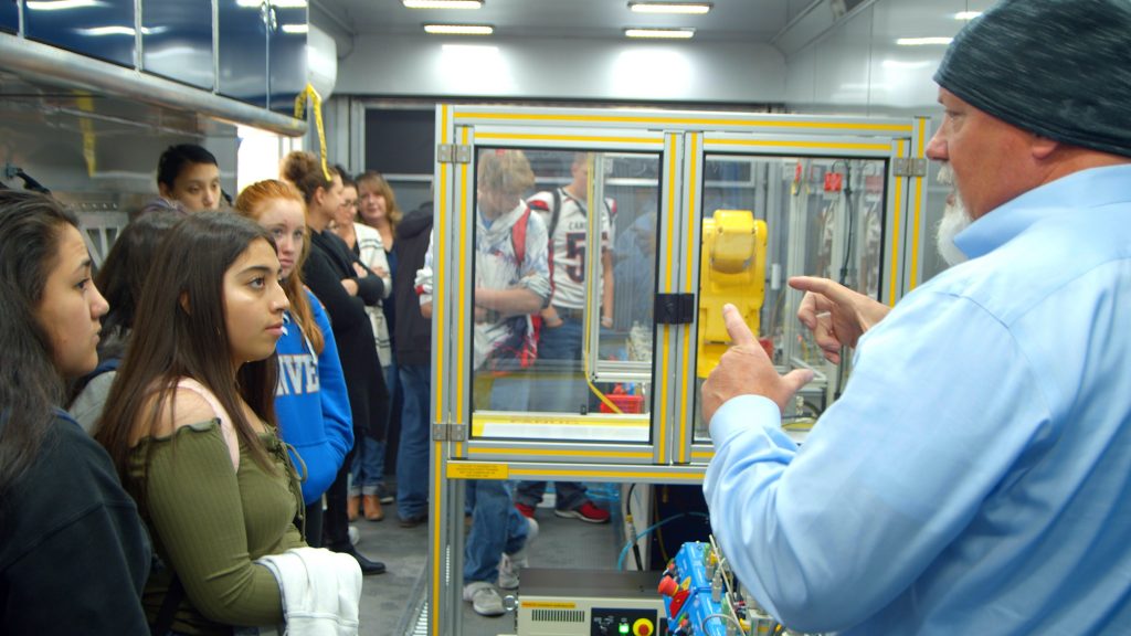 New Mobile Learning Lab to extend its reach into Garfield County ...