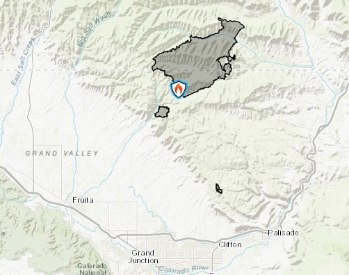 More homes on evacuation notice ahead of rapidly progressing western ...