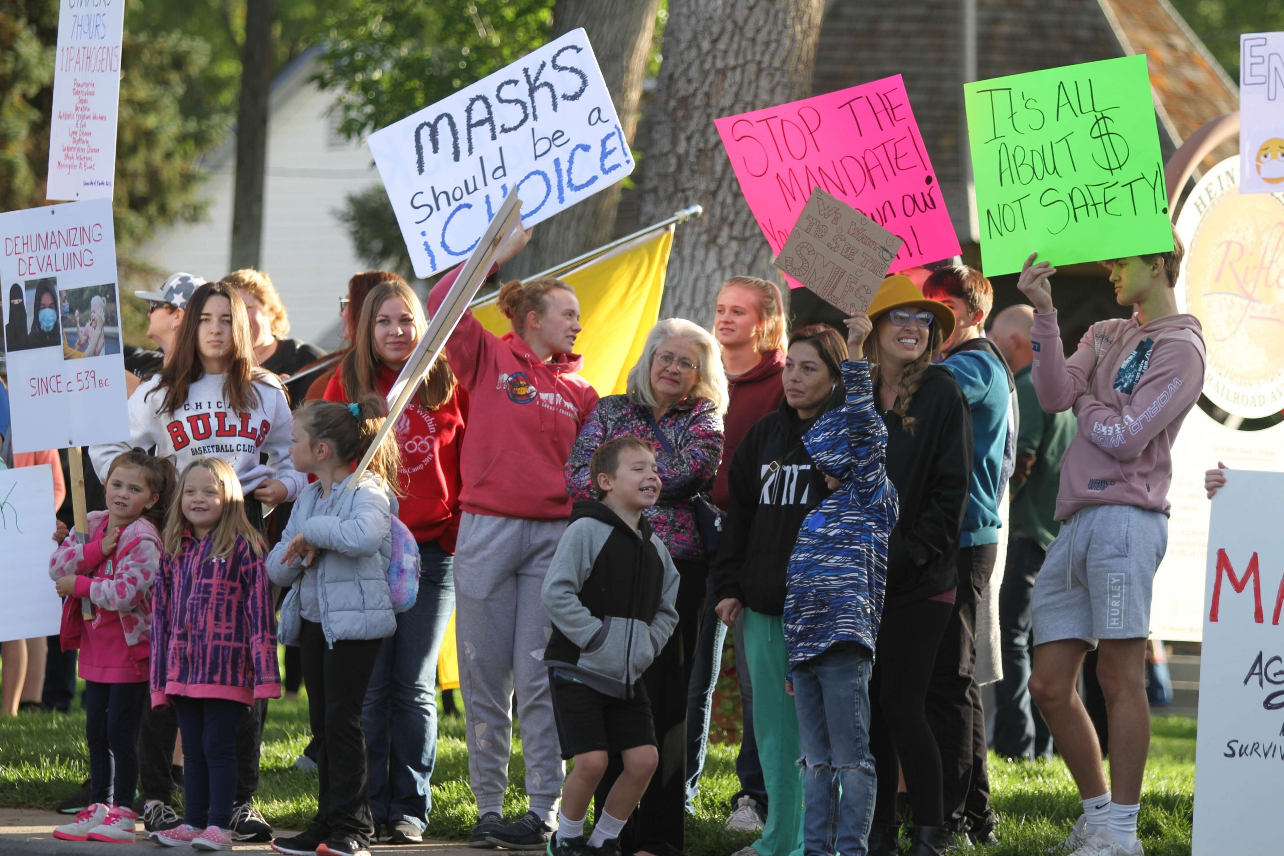 ‘It’s going to get weird:’ Protesters of mask mandate in Re-2 promise ...