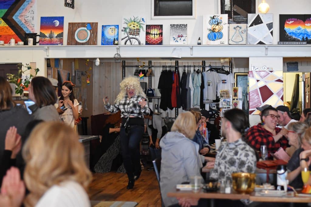 PHOTOS: Bluebird Cafe is the runway and Glenwood Springs is fabulous ...