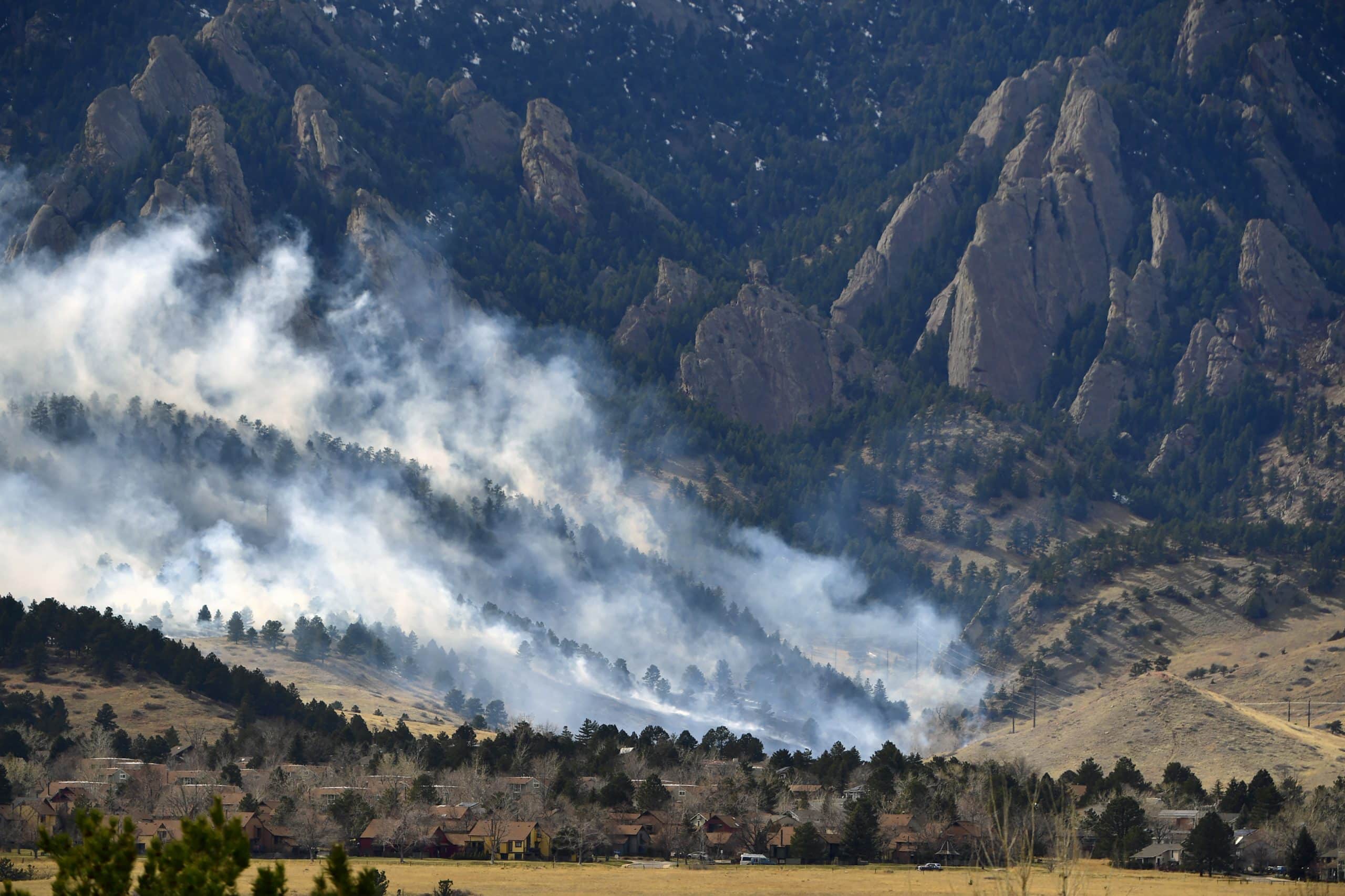 Boulder-area wildfire forces evacuation orders for 19,000 people ...