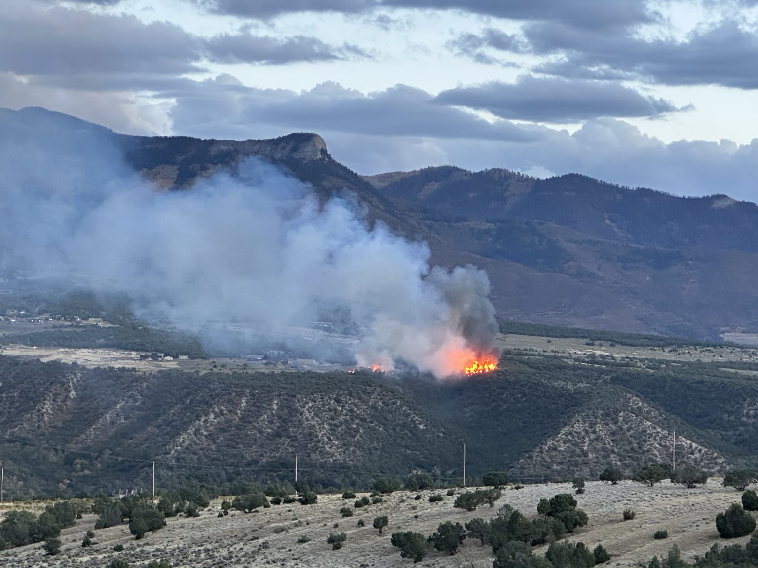 Evacuation orders downgraded as Morrisania Fire near Parachute holds at ...