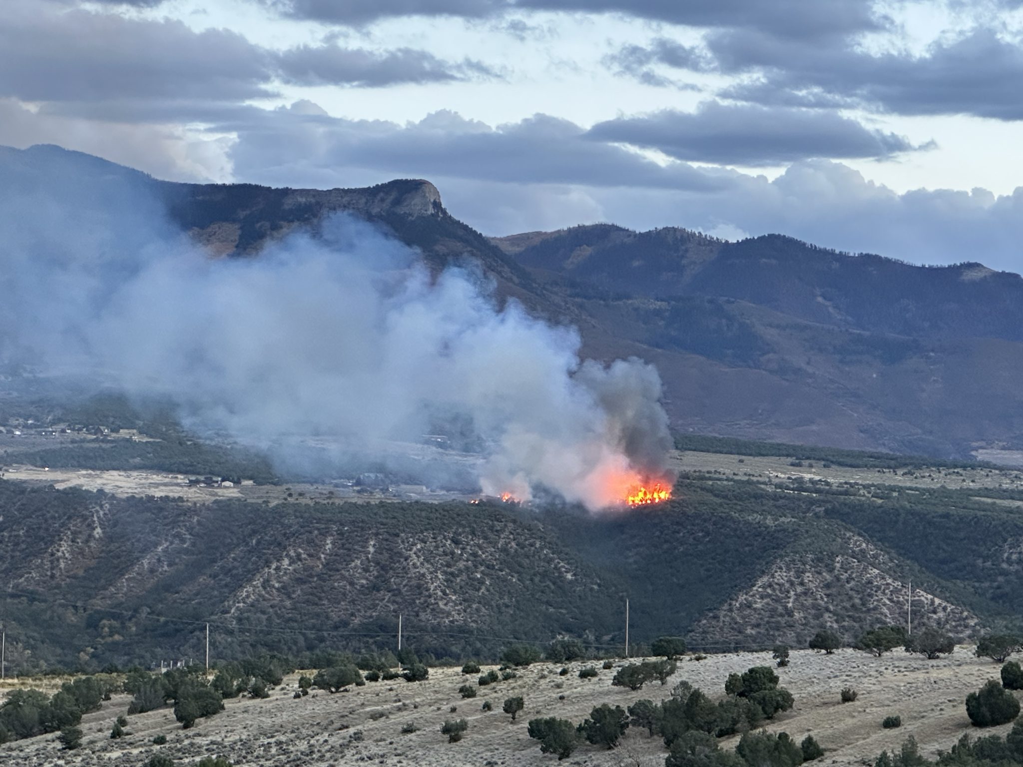 Evacuation orders downgraded as Morrisania Fire near Parachute holds at ...