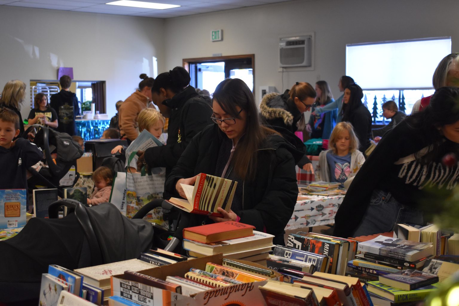 Book fair brings in a crowd in New Castle | PostIndependent.com