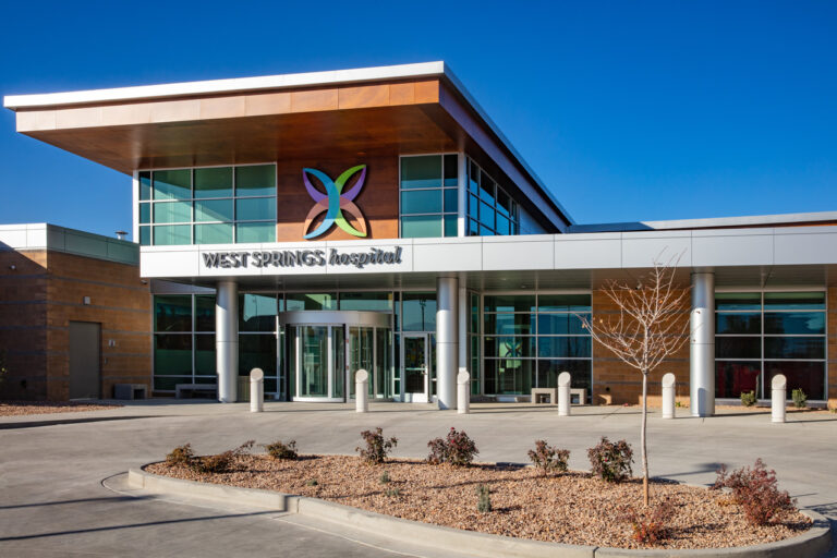 El condado de Garfield reafirma su apoyo a Mind Springs Health y firma ...