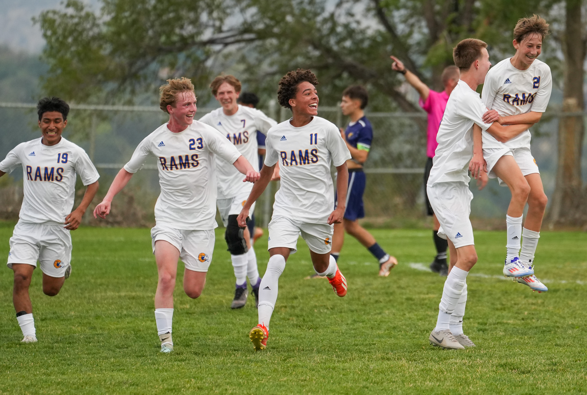 Roaring Fork Rams knock off Rifle Bears in Western Slope soccer league ...